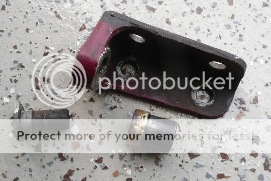 [E-Type] Bonnet pivot sleeve removal? - E-Type - Jag-lovers Forums